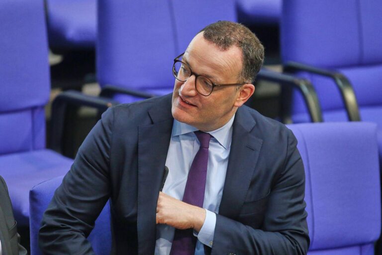 Politik: Spahn pocht auf flexiblere Arbeitszeiten - 4 Bürgerfragen